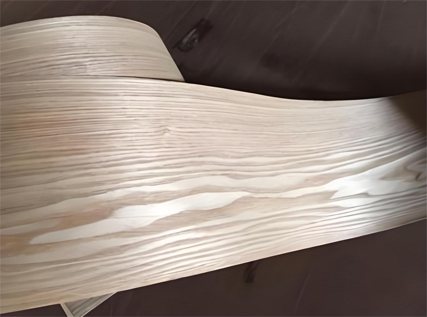 How to apply glue in the process of manually bonded wood veneer