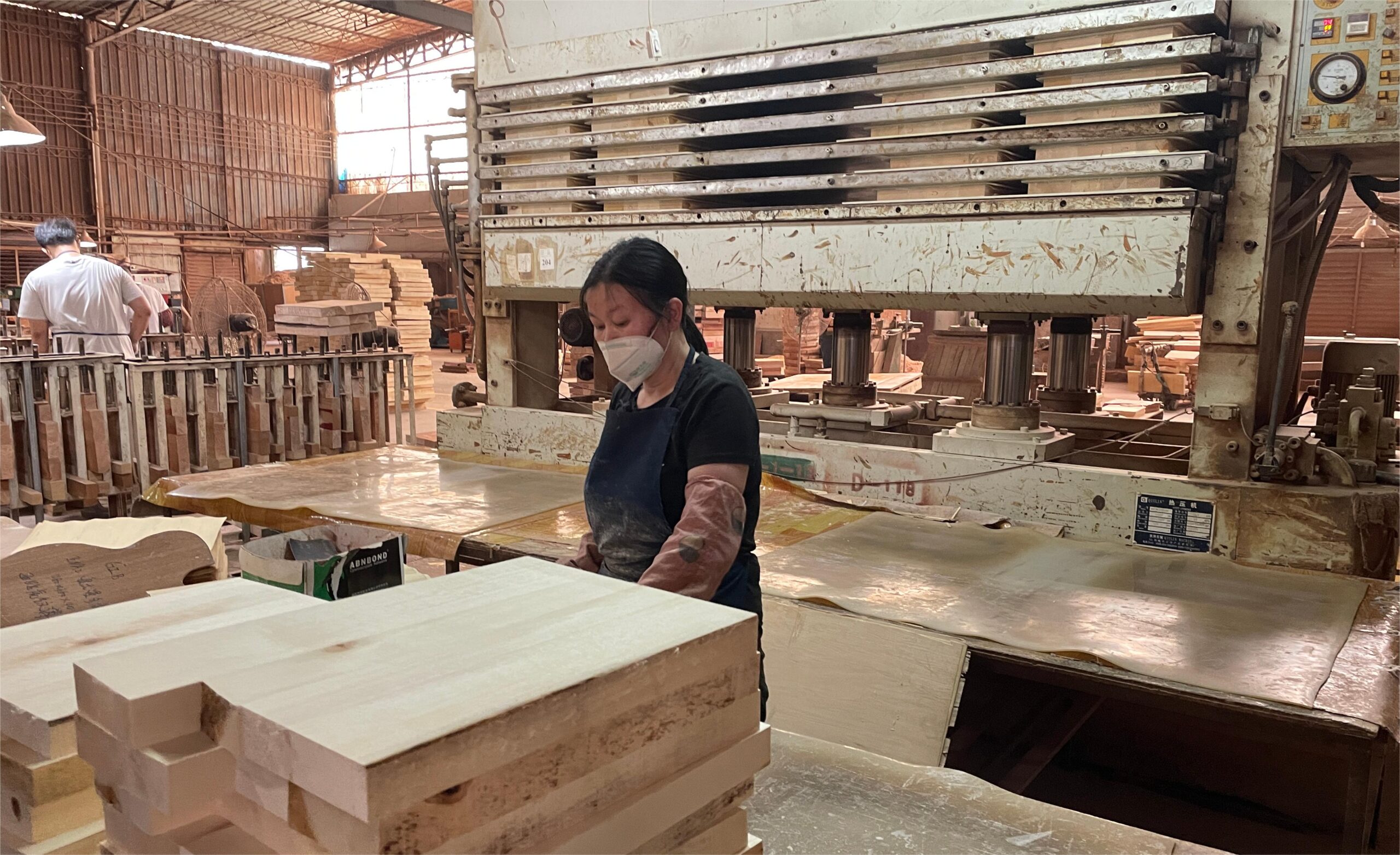 Machine veneer process, causes and solutions for cracking and bubbling ...